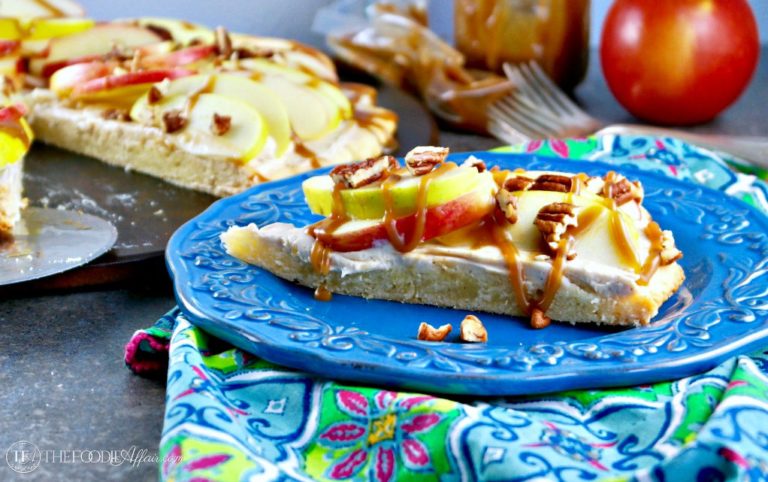 Apple Pizza Dessert Recipe With Cookie Crust - The Foodie Affair