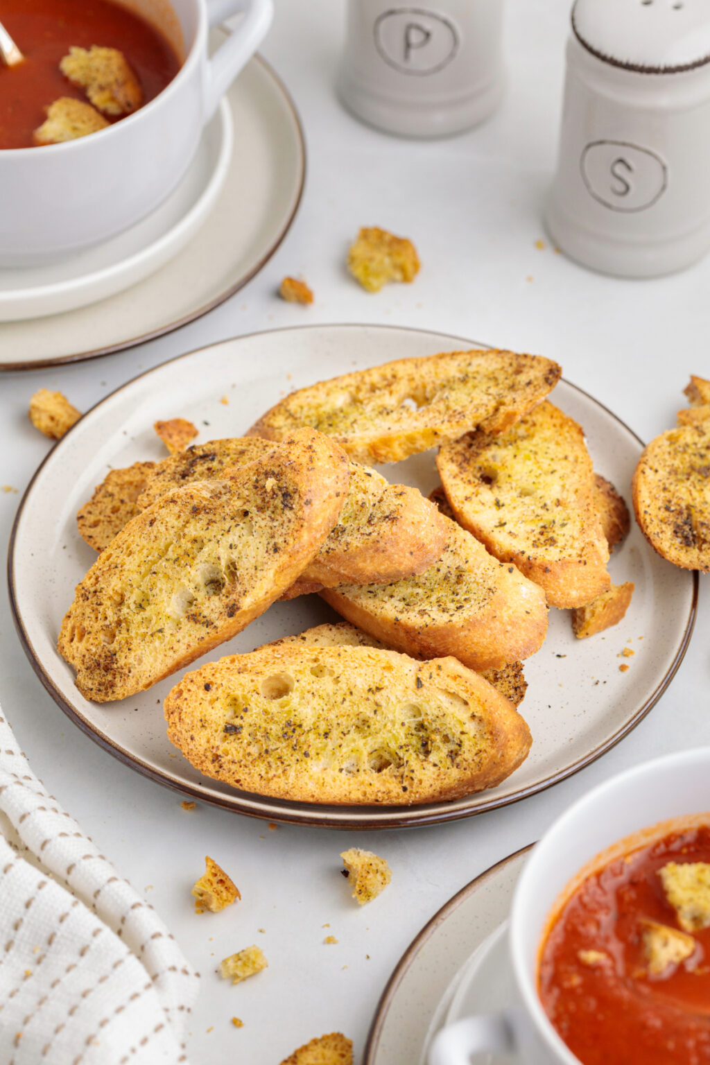 Easy Baguette Crackers (Toasted Crostini) - The Foodie Affair
