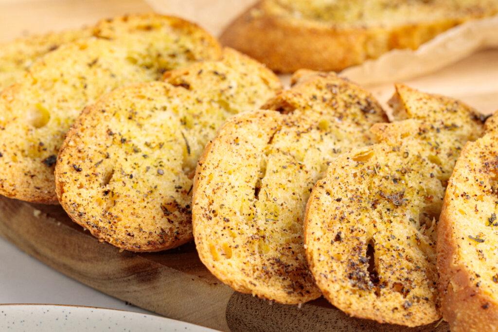 Easy Baguette Crackers (Toasted Crostini) - The Foodie Affair