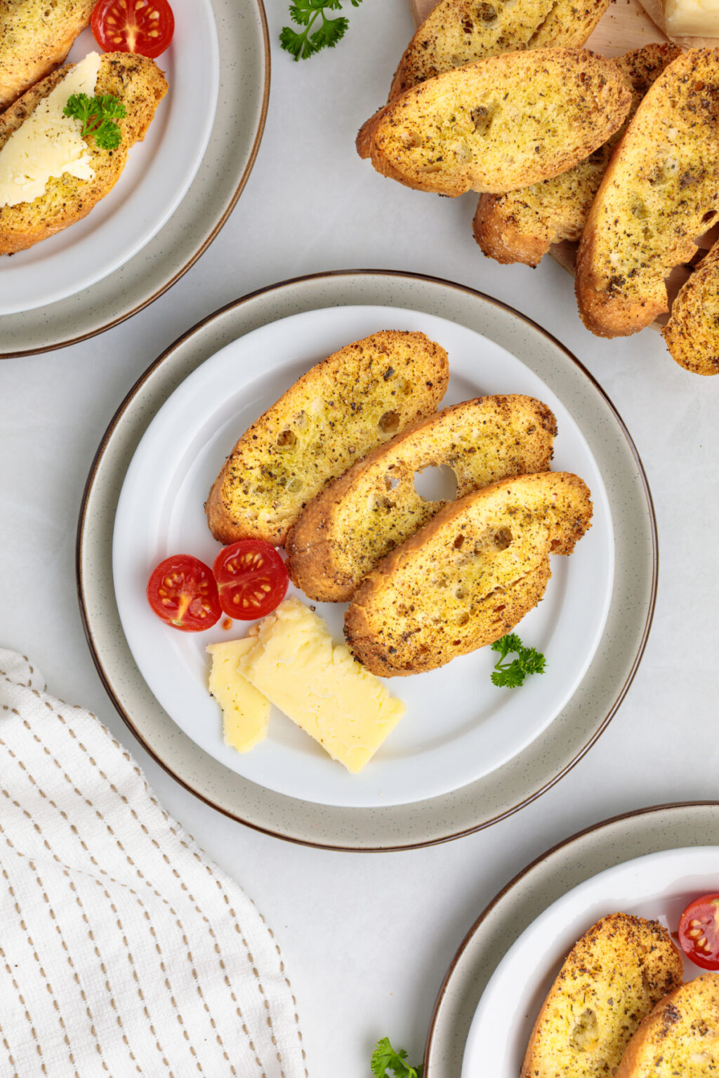 Easy Baguette Crackers (Toasted Crostini) - The Foodie Affair